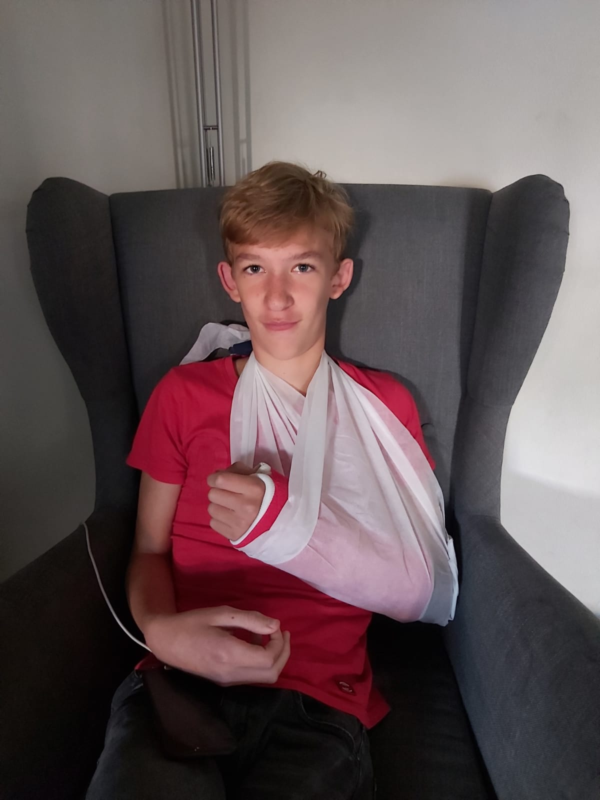Sjoerd in het gips | KV Apeldoorn